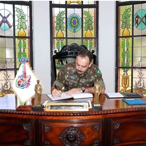 Chefe Do Decex Faz Sua Primeira Visita Oficial à Escola De Comando E