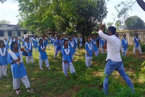 Mla Martial Art Training Video विधायक ने छात्राओं को दी नानचाकू