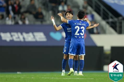 수원 판정 논란 속 안산에 2 1 역전승1부 승격 희망 키웠다 뉴스1
