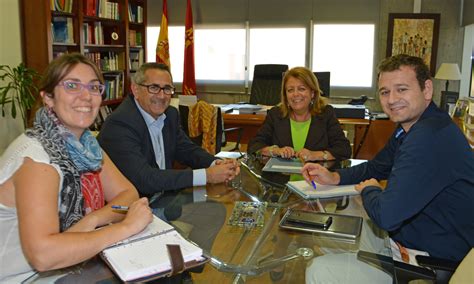 El Alcalde y la Concejal de Educación exigen a la Consejera el arreglo y mejora de las