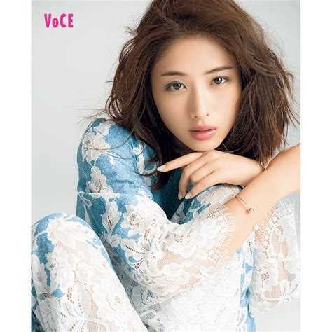 【女優・石原さとみ】真似したい髪型＆憧れの強い目元メイク【『高嶺の花』主演】【ビューティニュース】｜美容メディアvoce（ヴォーチェ）