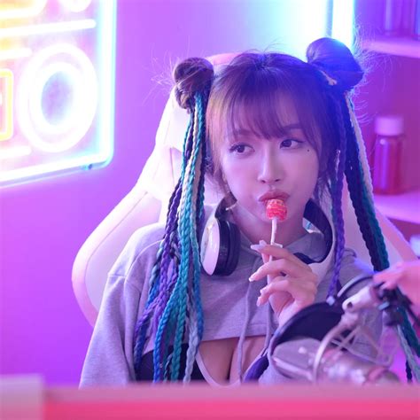 沐雨柔 時間過得真快 2024 掰掰~ 希望2025可以更好~ 新年快樂啊~各位 Instagram