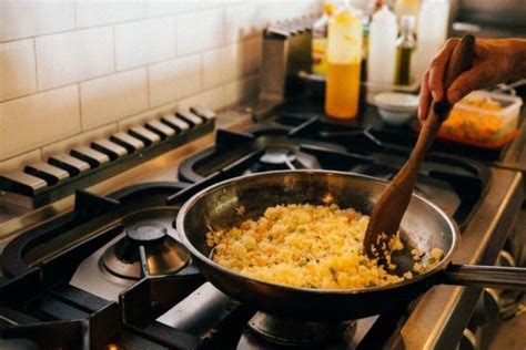 5 Bahan Rahasia Yang Bikin Nasi Goreng Istimewa Kualitas Resto