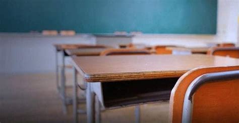 Professora Agredida E Deixada Sem Roupa Por Familiares De Um Aluno Por