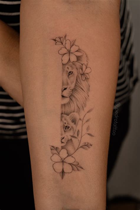 Leão Com Filhote Tatuagem Feminina Back Of Arm Tattoo Small