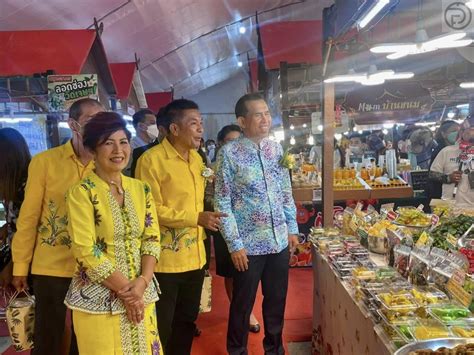 เทศกาลลอยกระทงที่สะพานหิน ภูเก็ต กำลังดำเนินการ The Phuket Express