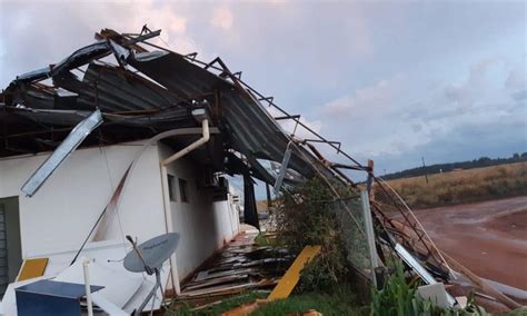 Vendaval Causa Estragos E Estado Tem Alerta Para Temporal A Caçulinha