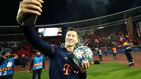 Robert Lewandowski piłkarzem roku FIFA The Best lista zwycięzców nagrody TVP SPORT