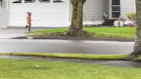 Girl Offers Sweet Gesture To Housebound 86 Yr Old Neighbor