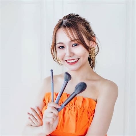 私がやってる季節感をだすパーソナルカラーの使い方♪ 1ブルベ夏2イエベ春 【春】そのままイエベ春 【夏】そのままブルベ夏 【秋】イエベ春と