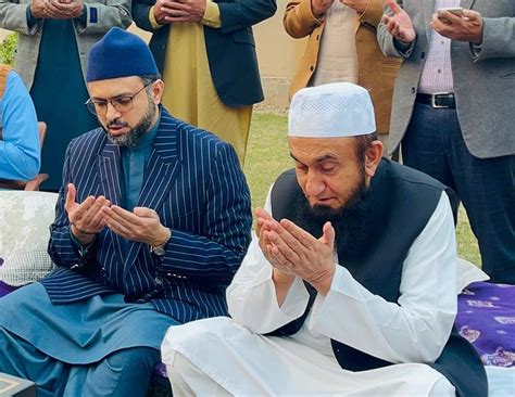 Dr Hassan Mohi Ud Din Qadri Meets Maulana Tariq Jameel Expresses His