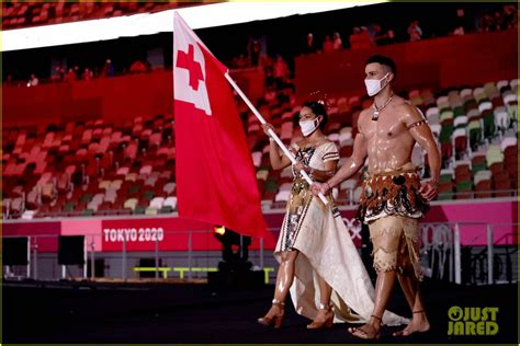 Pita Taufatofua The Hot Tongan Flag Bearer Is Shirtless And Oiled Up