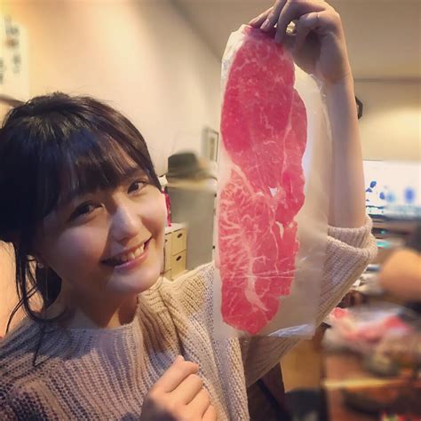 野中藍 大人なすき焼きパーティー Sukiyaki お肉大きかった！顔が酔ってる Moe Zine