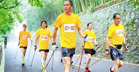 走路是長壽的良藥！醫生提醒：到了60歲 走路牢記「6要素」才更健康長壽 趣味事務所