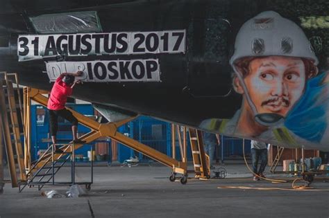 Begini Proses Mural Warkop Dki Reborn Di Pesawat