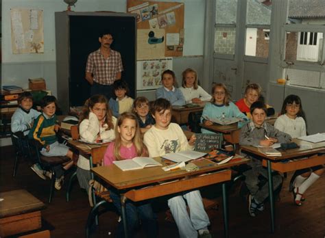 Photo De Classe Classe De Ce2 Cm1 Cm2 De 1987 école Primaire Et