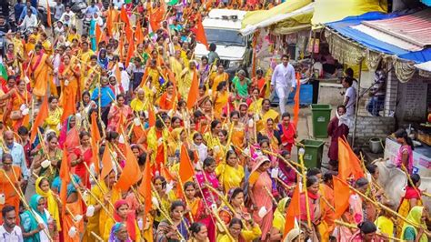 Kawad Yatra 2023 कावड यात्रा सुरू असतानाच योगी सरकारचा मोठा निर्णय