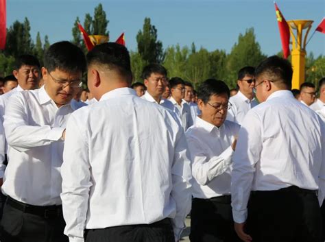 华诚领誓！杭锦旗600余名党员集体重温入党誓词澎湃号·政务澎湃新闻 The Paper