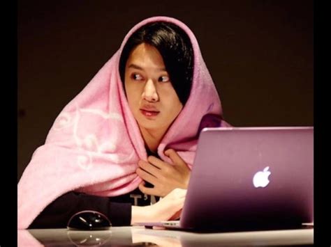 Korean Man Begs Female Netizens For Help After Seeing His Girlfriends