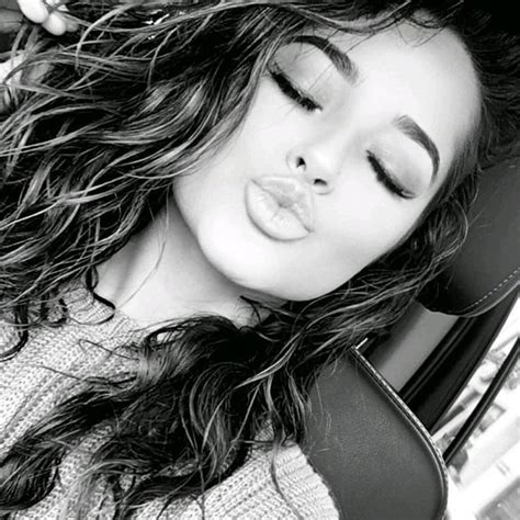 My Queen Becky G 💛👑 Becky G Snapchat Selfies Instagram Foto Heart Eyes Nose Ring Queen