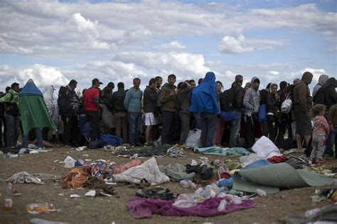 Migrantes cumplen 2do día en huelga de hambre en Hungría