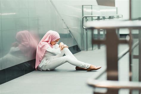 Baju Yang Cocok Untuk Celana Putih Berhijab Id
