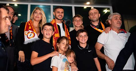 El Imponente Recibimiento A Mauro Icardi En El Galatasaray Del Confuso