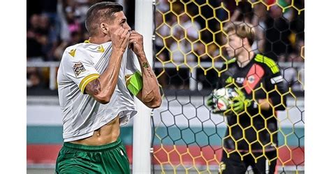 Северна Ирландия без титулярния си вратар срещу България