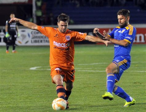 Tigres vence Universitário em Sucre de virada e abre vantagem na