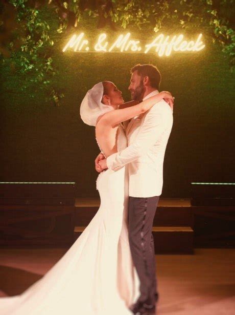 Jennifer Lopez Mostra Fotos Do Casamento Ben Affleck