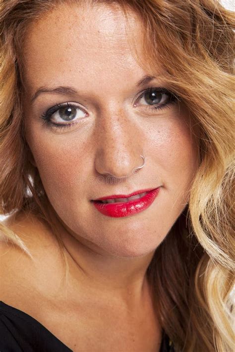 Vraie Jeune Femme Mignonne Image Stock Image Du Sain