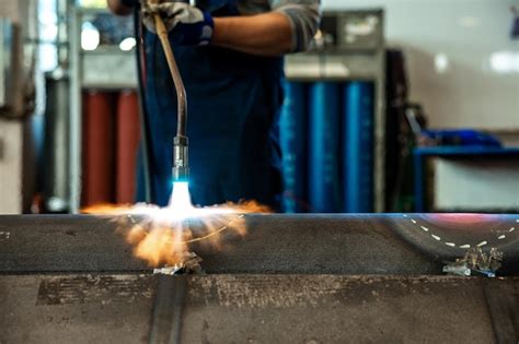 Premium Photo Heating Up Of Metal Construction With Acetylene And