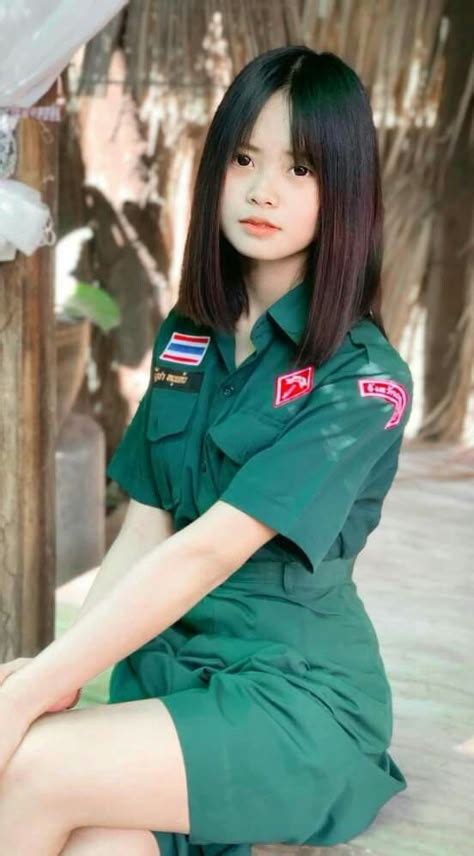 ปักพินโดย Armmy Zo ใน สาวมหาลัย นักเรียน นางแบบ ชุดเซ็กซี่ ผู้หญิง