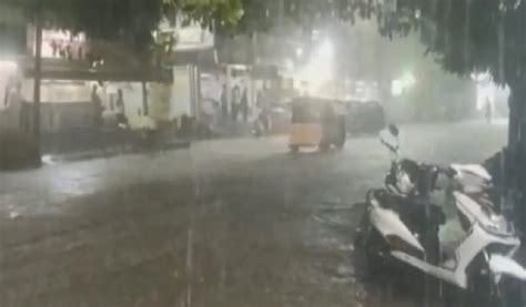 Moderate To Heavy Rains Chilled Hhyderabad More Rains Alert For Coming