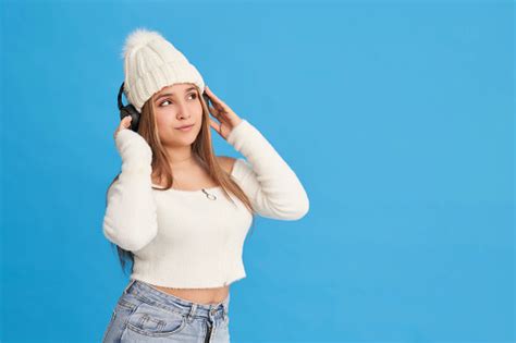 Photo Libre De Droit De Portrait Dune Jeune Fille Avec Une Casquette