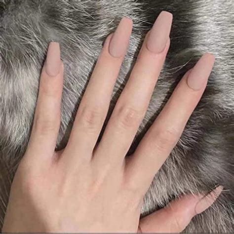 8 Ways To Wear Barely There Nude Beige Nails All Year Round