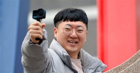 유튜브 대박 내 초고속 승진충주맨 월급 24만원 뛰었다