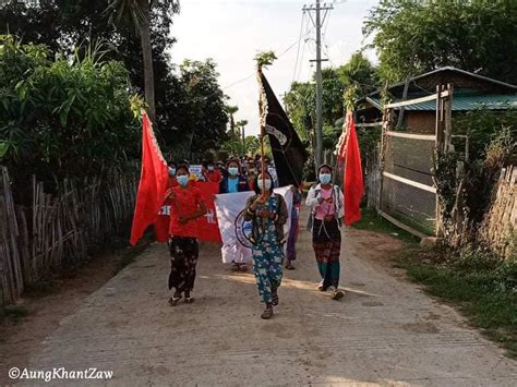 ချင်းတွင်းမြစ် အနောက်ဘက်ကမ်း သပိတ်စစ်ကြောင်း စစ်အာဏာရှင် တော်လှန်ရေး ချီတက် ဆန္ဒပြ Khit Thit Media