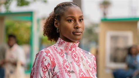 Insecure S Issa Rae Has One Major Regret About Issa Dee S Storyline