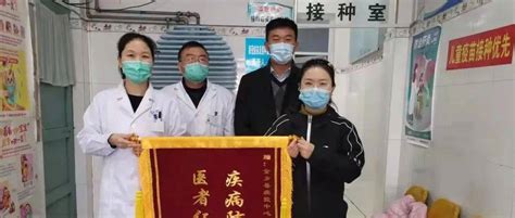金乡医生出手急救1岁儿童，赞！家属致谢送锦旗，暖！王女士孩子李芬