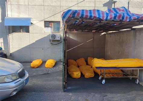 北京殯儀館屍體暫置停車場被迫送外省火化 香港高登討論區