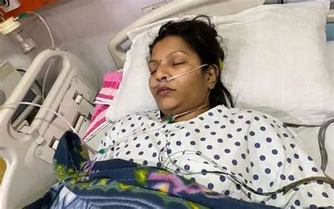 ठाकरे गटाच्या युवती सेनेच्‍या महिलेवर शिंदे गटाचा हल्ला Maharashtra