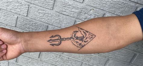 Tatuagens De Tridente Fotos E Ideias Para Se Inspirar Amo Tatuagem