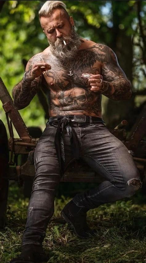 Bearded Tattooed Men Bearded Men Hot Guys Smoking Grey Hair Men Desenhos Gravity Falls