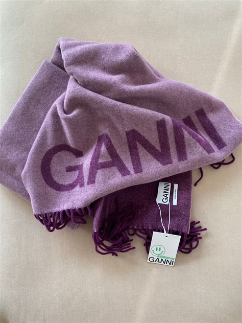 새상품💎 가니 Ganni 로고 울 프린지 스카프 퍼플 후루츠패밀리