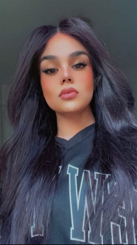 احم يمكن ما مبين كتير بس غيرت لون شعري 🍇🍇🤭🤭