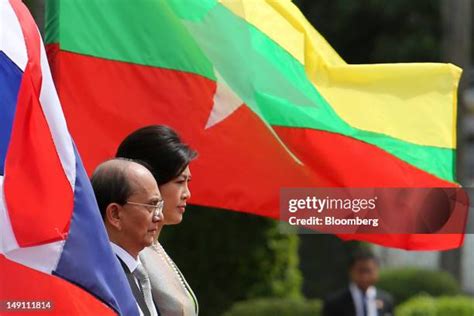 Myanmar President Thein Sein Meets Thai Prime Minister Yingluck
