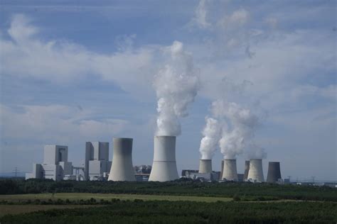 コロナ禍で世界の原子力発電所建設に遅延。電力需要減長期化が投資に影響も 電気新聞ウェブサイト