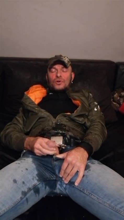 Skinhead Pissing Handjob Thisvid