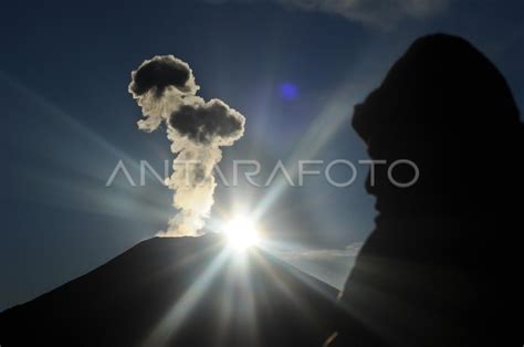 AKTIVITAS VULKANIK GUNUNG SLAMET ANTARA Foto